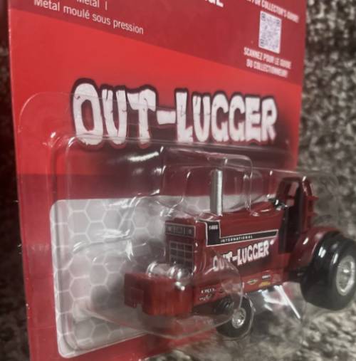 1/64 International 1466 "OUT-LUGGER" Vintage Pulling Tractor - Crown ...